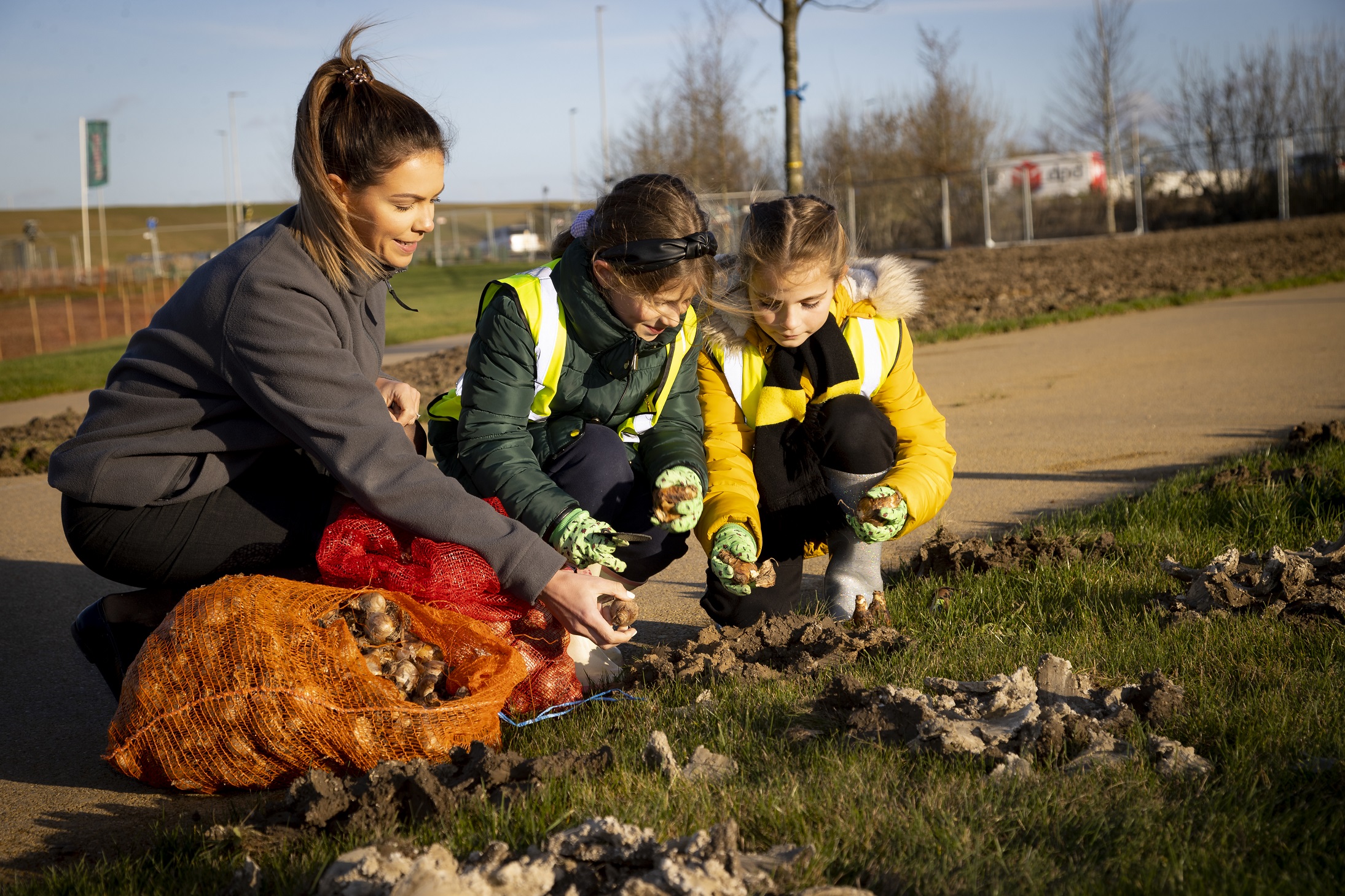 LOCAL SCHOOL GETS PLANTING FOR SPRING AT LINMERE WITH HOUSEBUILDER ...